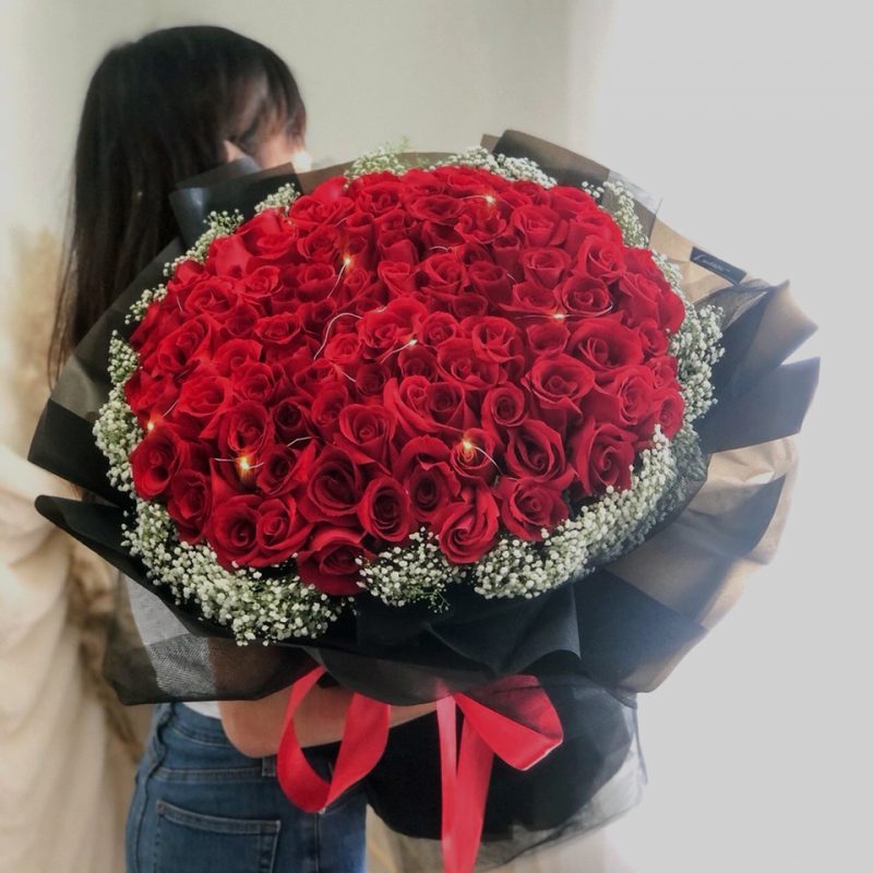 99 Roses + Fairy Lights - Lartiste - KL Florist