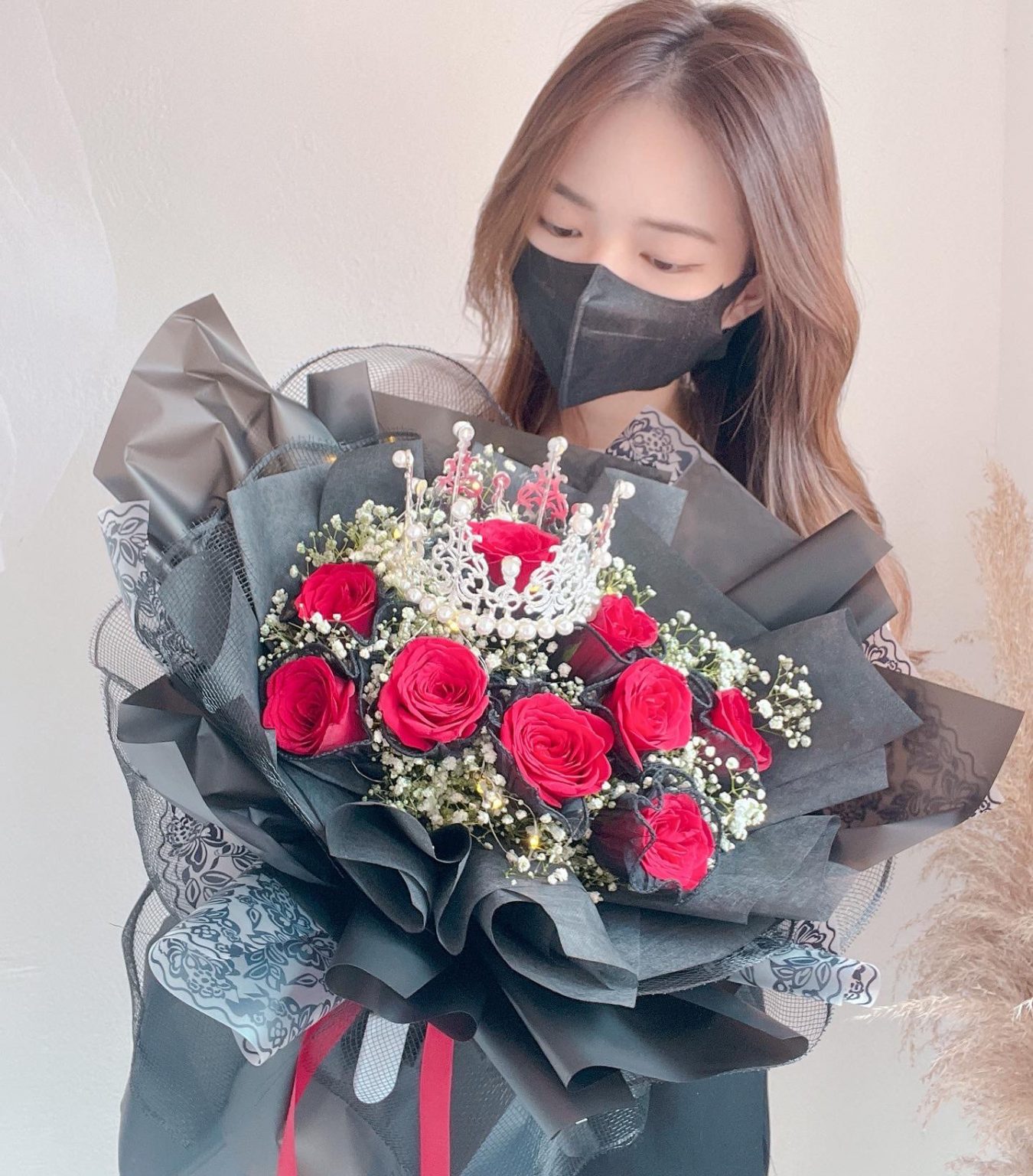 Red Roses Bouquet with Crown - Lartiste - KL Florist