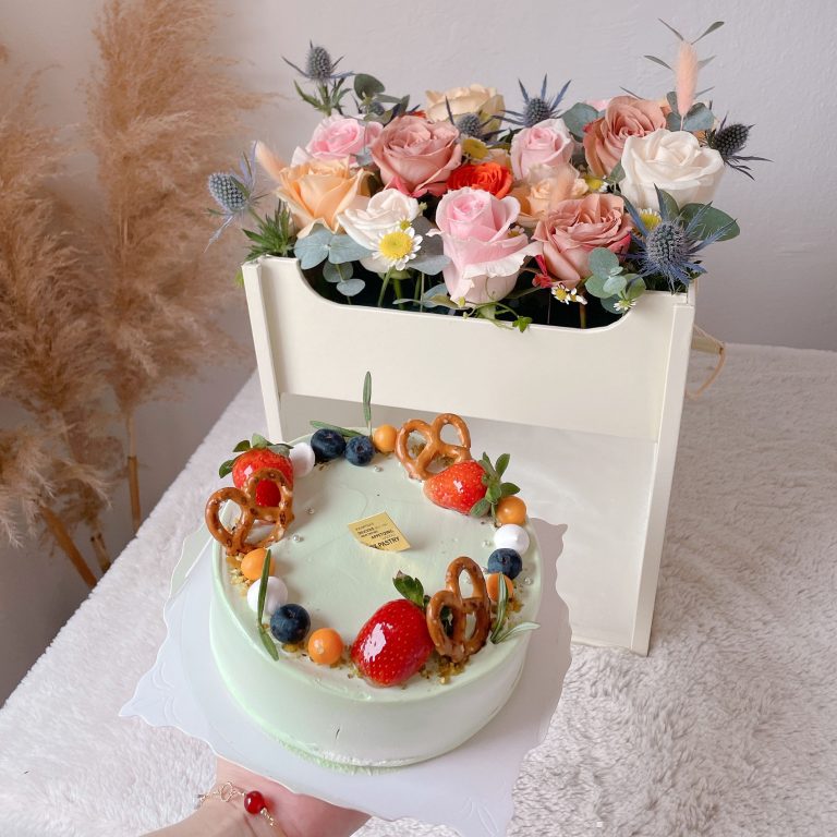 Flower Cake Box - Lartiste - KL Florist