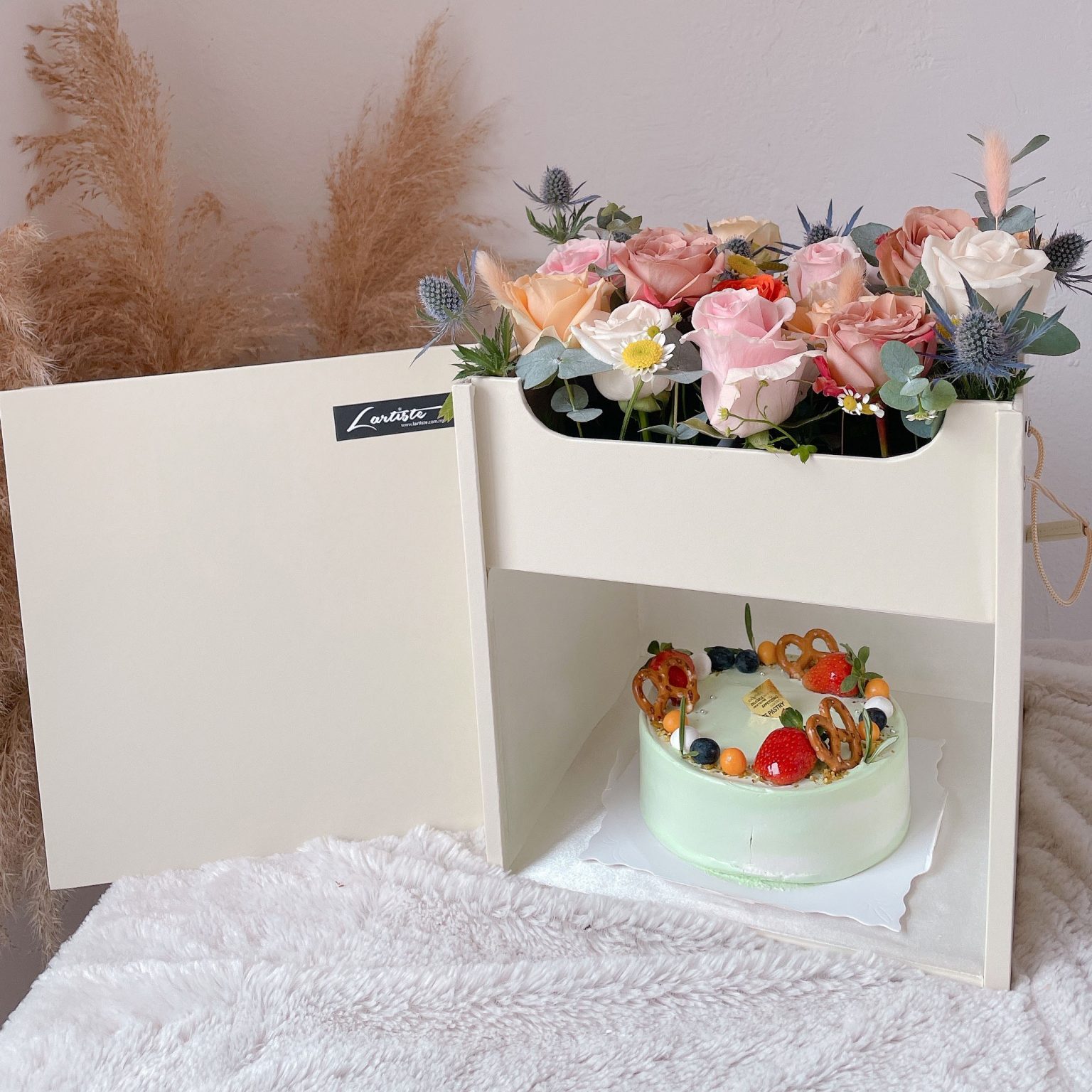 Flower Cake Box - Lartiste - KL Florist