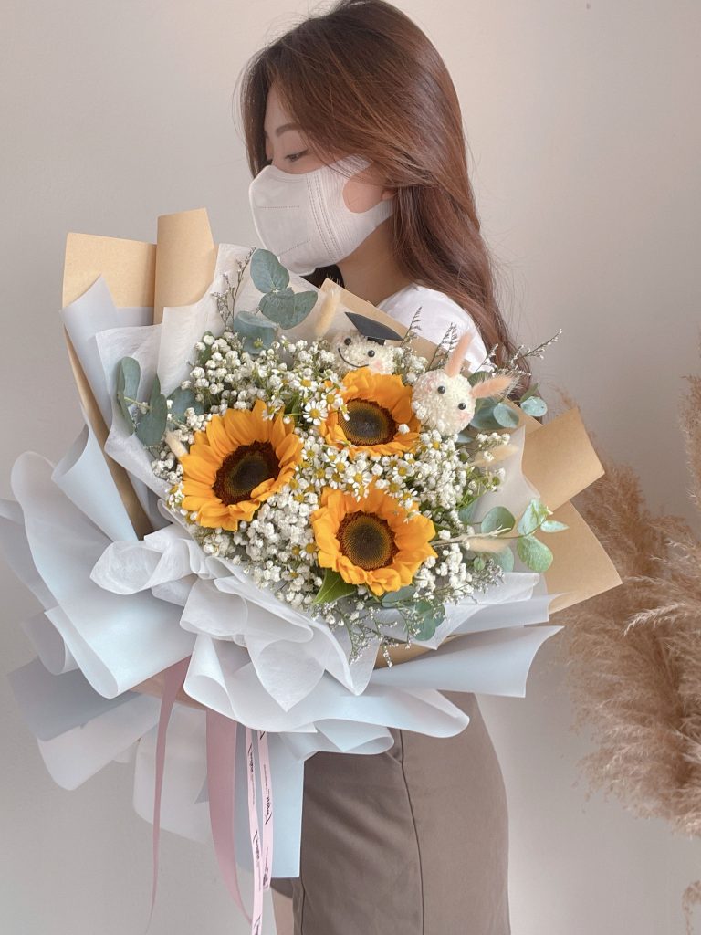 Graduation Bouquet - 05 - Lartiste - KL Florist