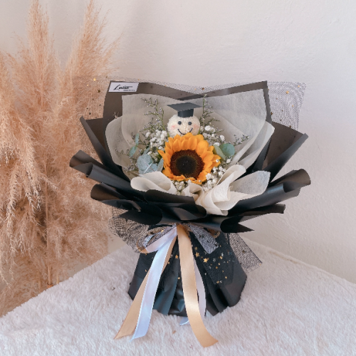 Graduation Bouquet - 12 - Lartiste - KL Florist